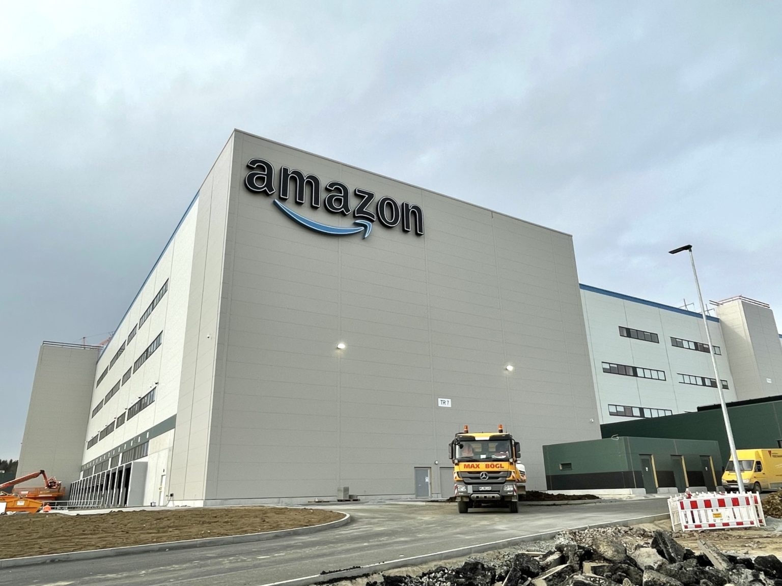 Erste Einblicke ins neue Amazon Logistikzentrum Hof-Gattendorf ...